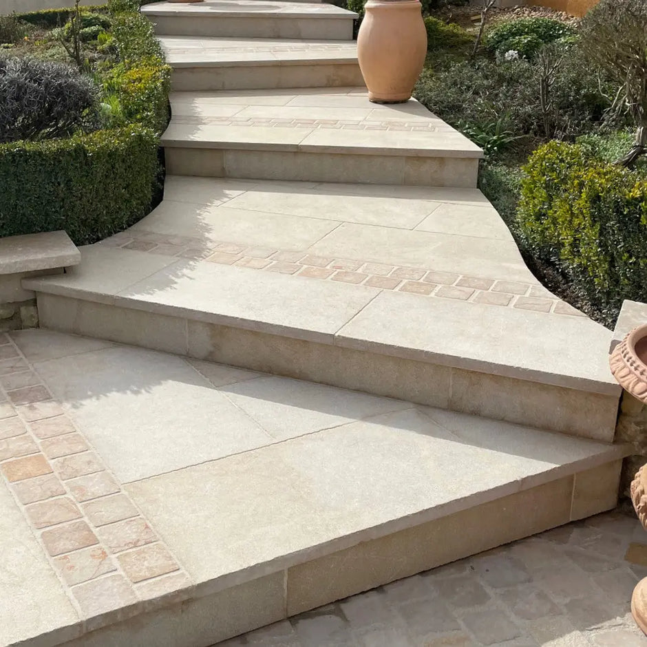 Escalier & bloc marche en pierre naturelle – Minéral Pierre Naturelle