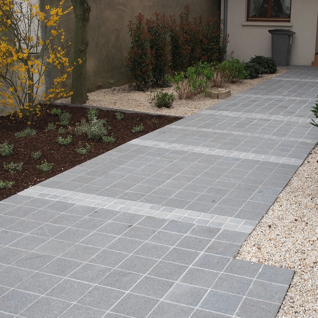 Pavés extérieurs gris en pierre naturelle | Stock, prix & livraison ...