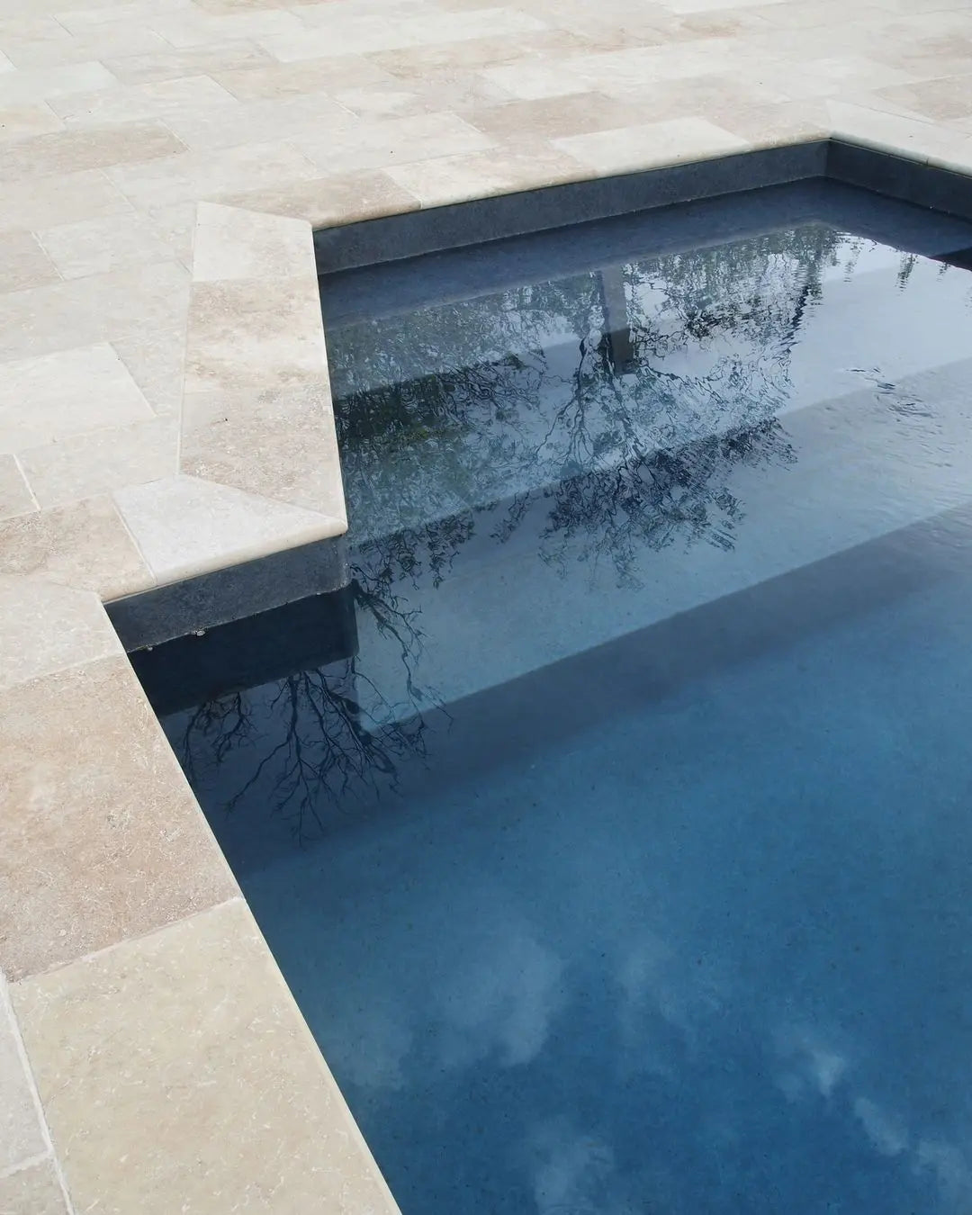 Margelles de piscine en pierre naturelle sur mesure | Atelier Minéral ...