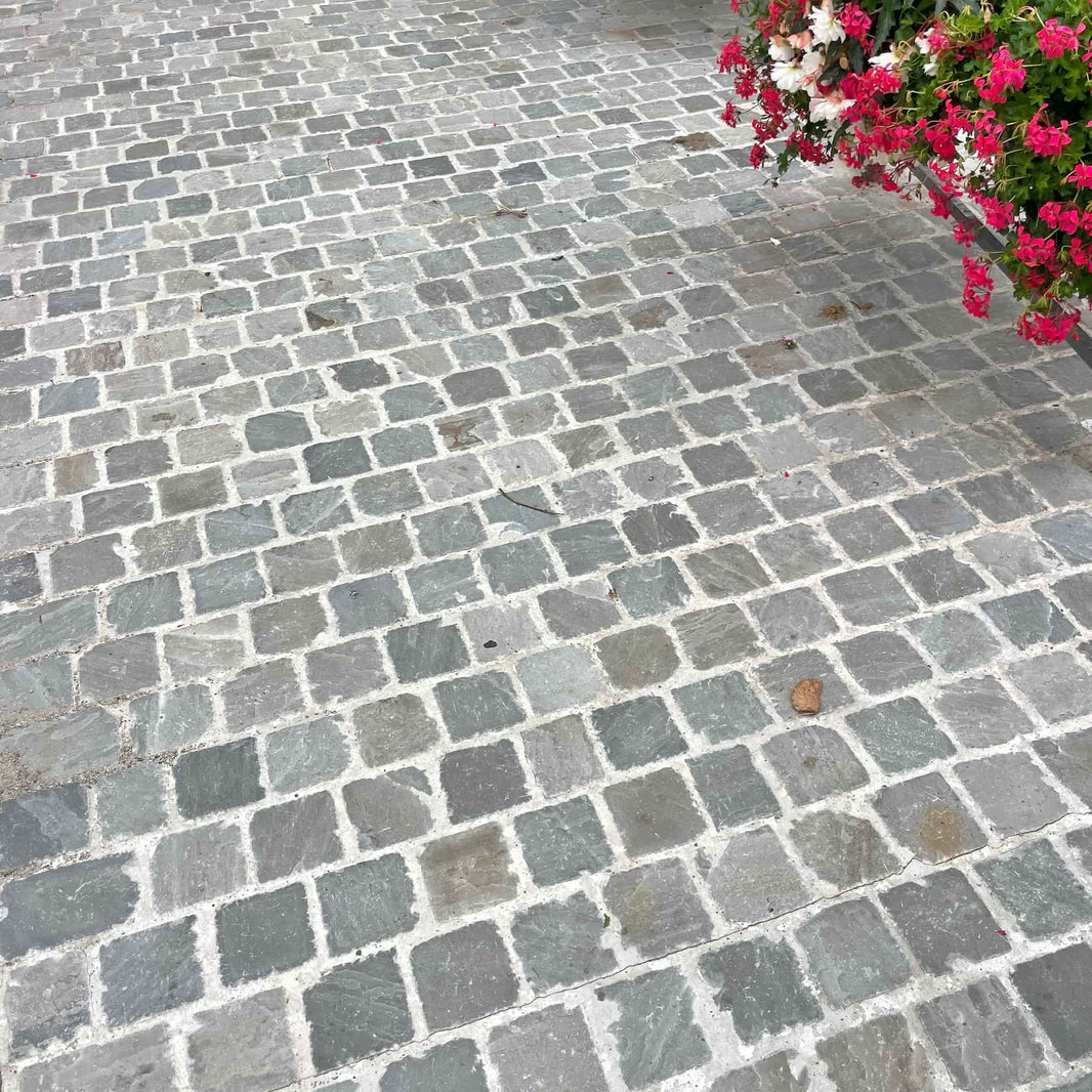 Pavés extérieurs gris en pierre naturelle | Stock, prix & livraison ...