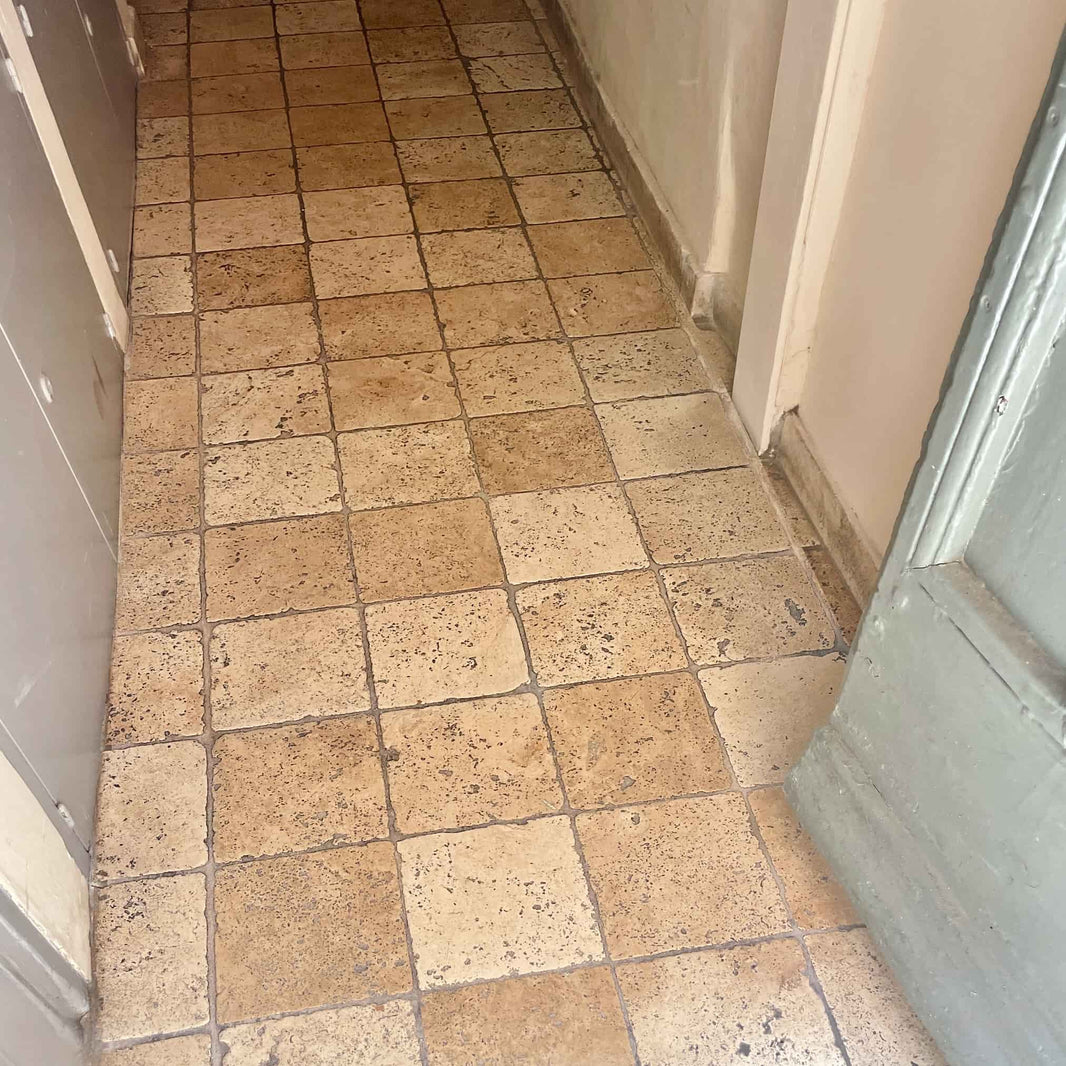 Carrelage travertin piscine | Dalles & margelles en stock – Minéral ...